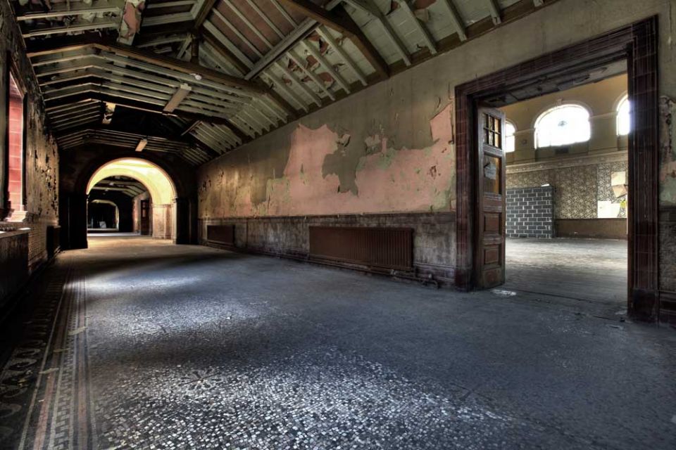 Mental – A History Of The Mad House