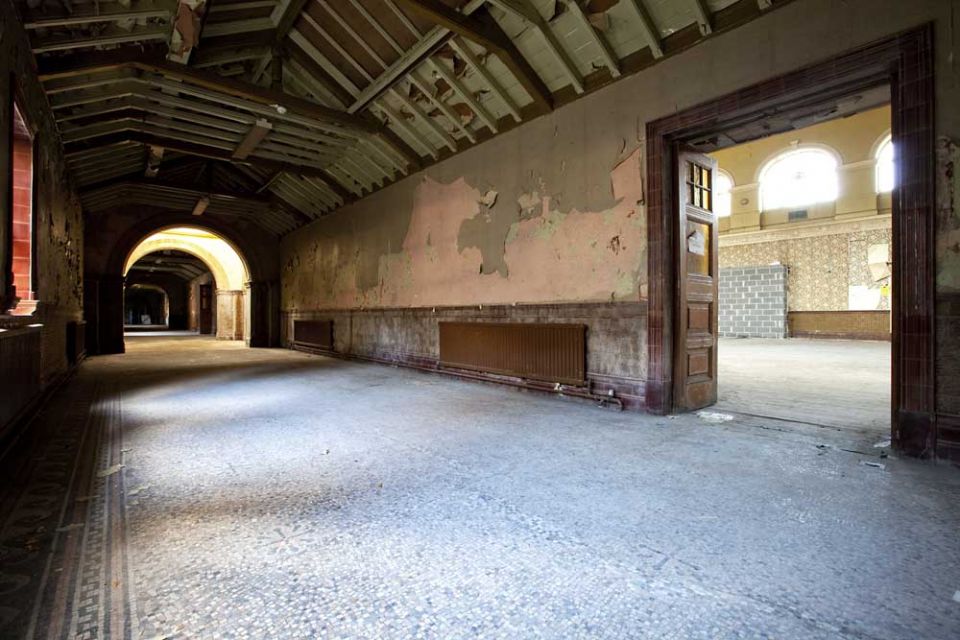 Mental – A History Of The Mad House