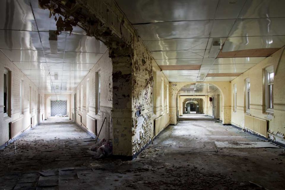 Mental – A History Of The Mad House