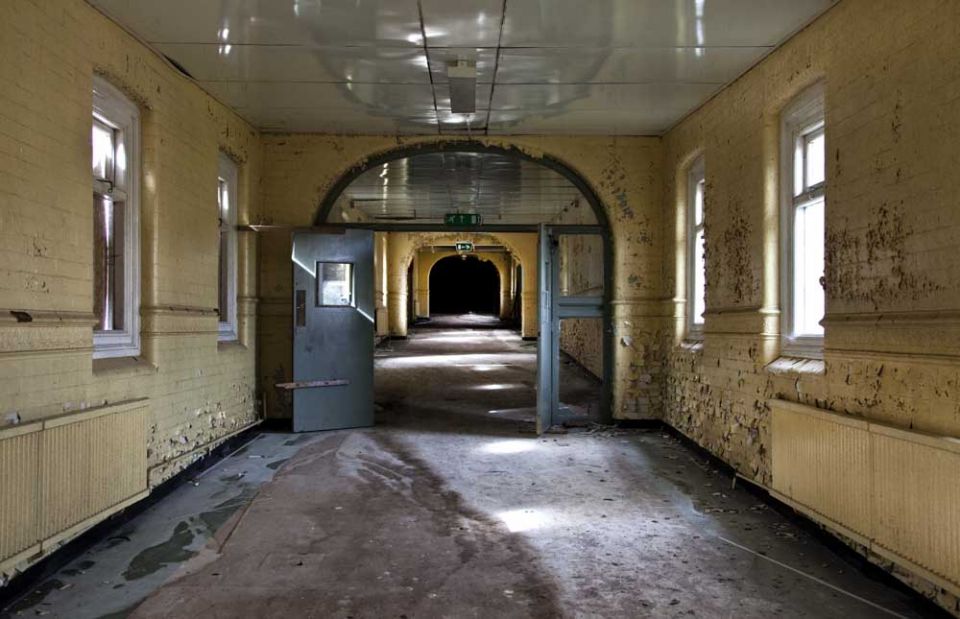 Mental – A History Of The Mad House